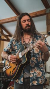 the Past Tense of Swing - Grammar Beacon